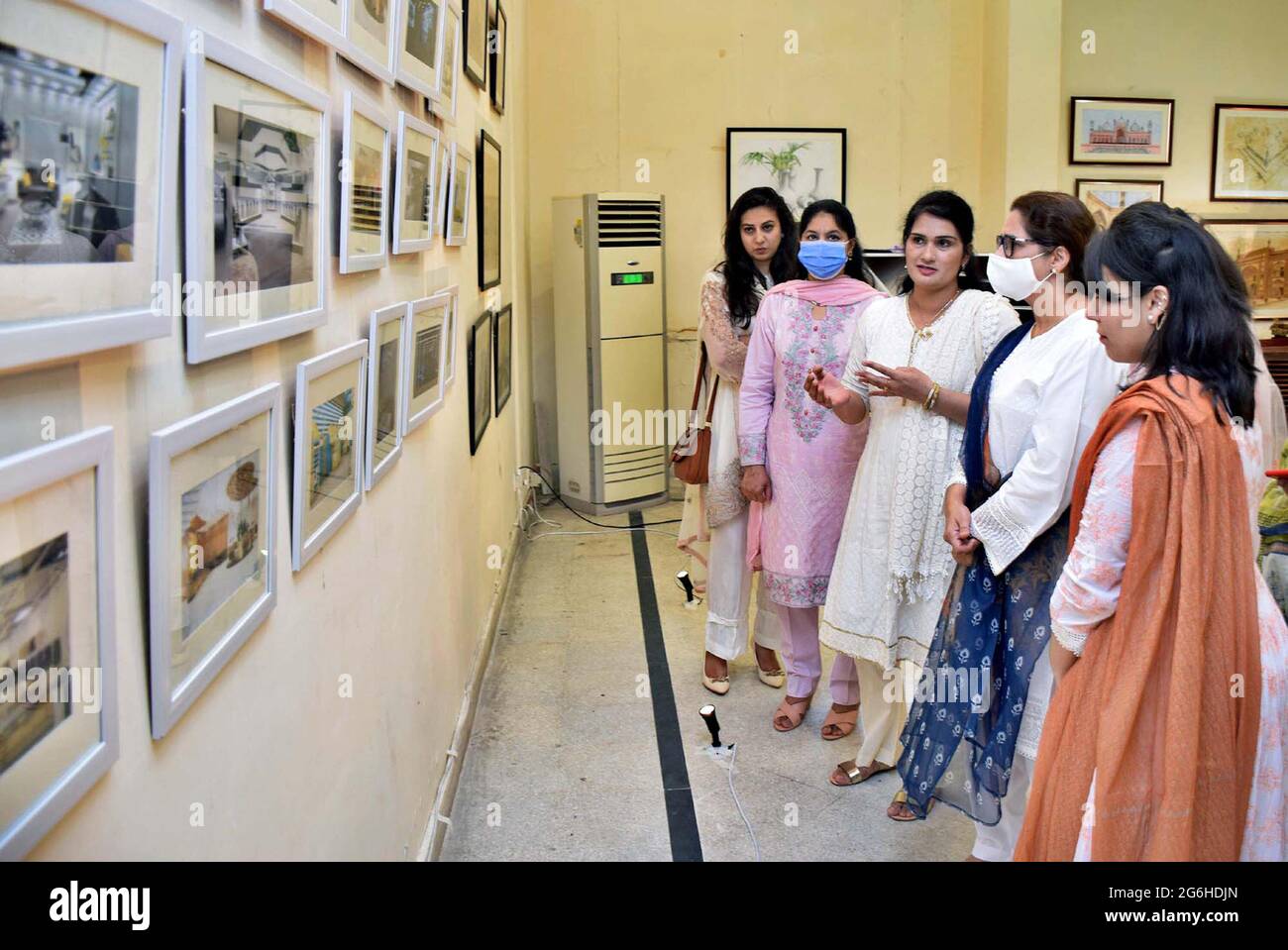 Visitors take keen interest in Final interior design projects during ...