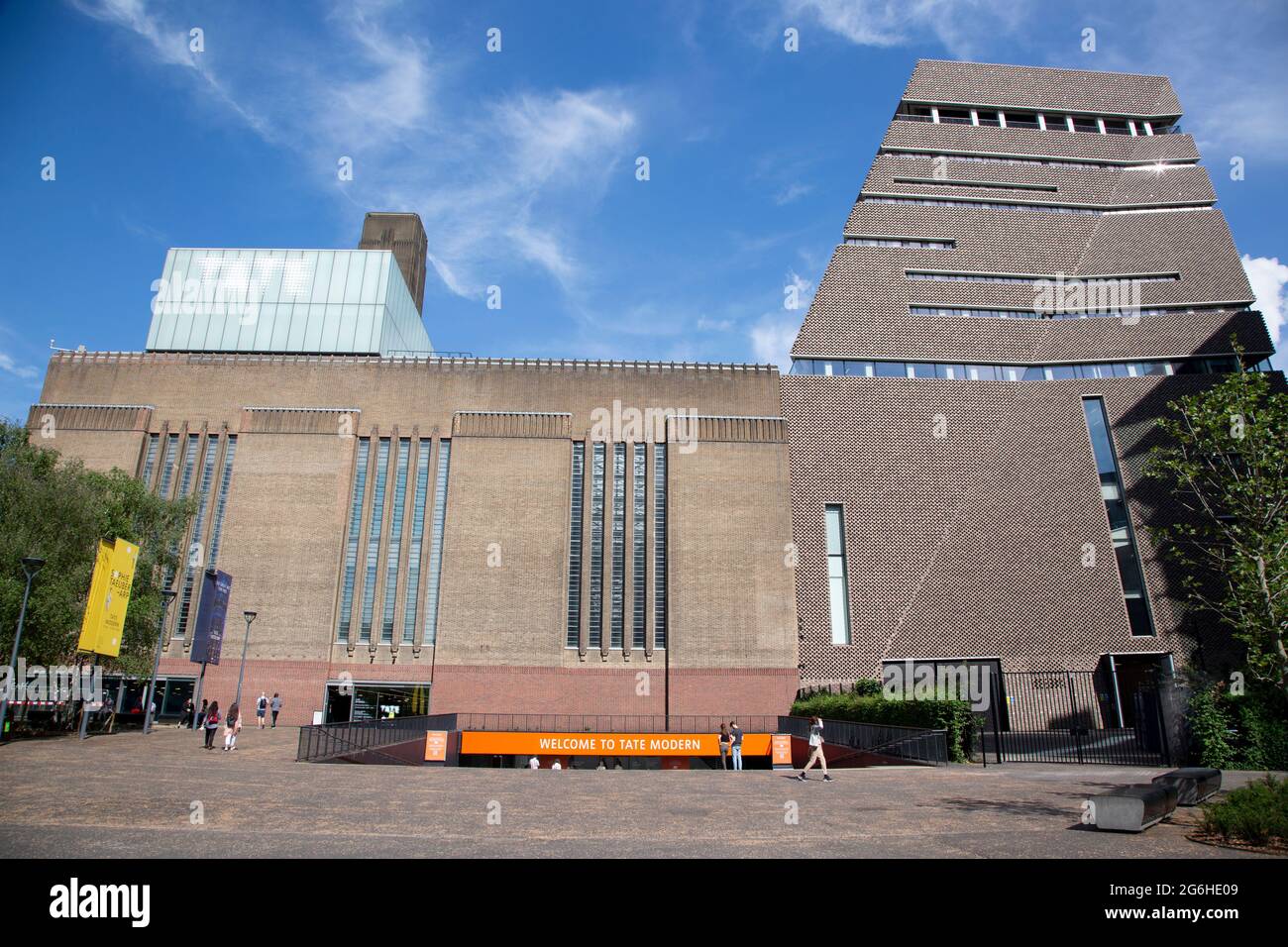 Tate modern pyramid hi-res stock photography and images - Alamy