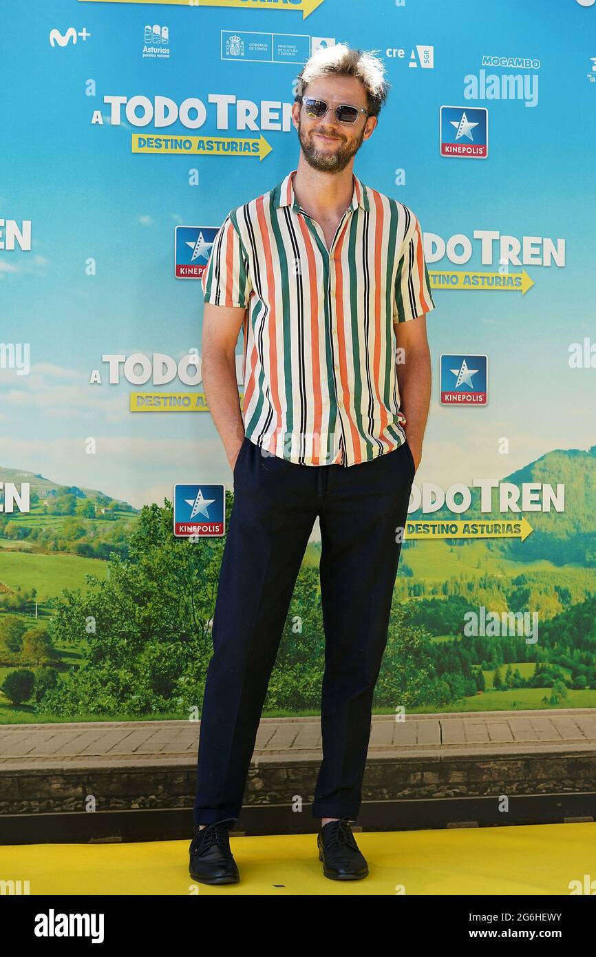Spanish actor Eloy Azorin attends to premiere film of 'A Todo Tren ...