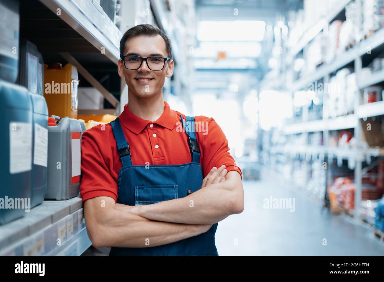 Hardware store salesperson hi-res stock photography and images - Alamy