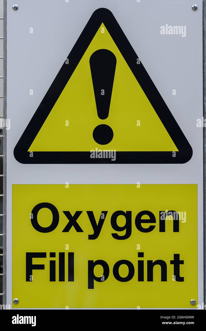 Yellow Oxygen fill point sign Stock Photo - Alamy