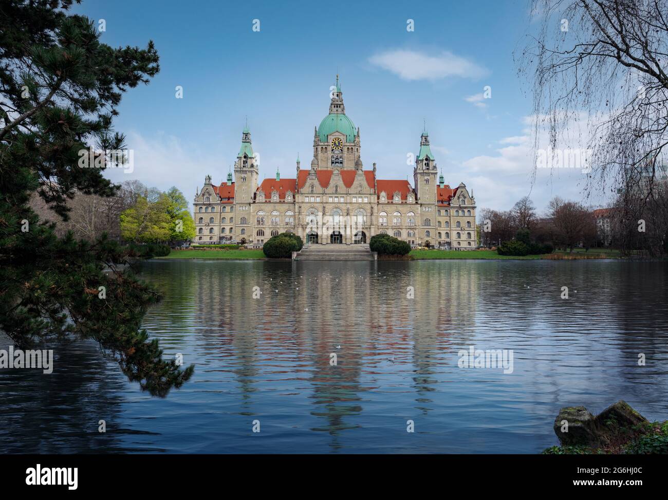 Hanover New Town Hall and lake - Hanover, Germany Stock Photo - Alamy