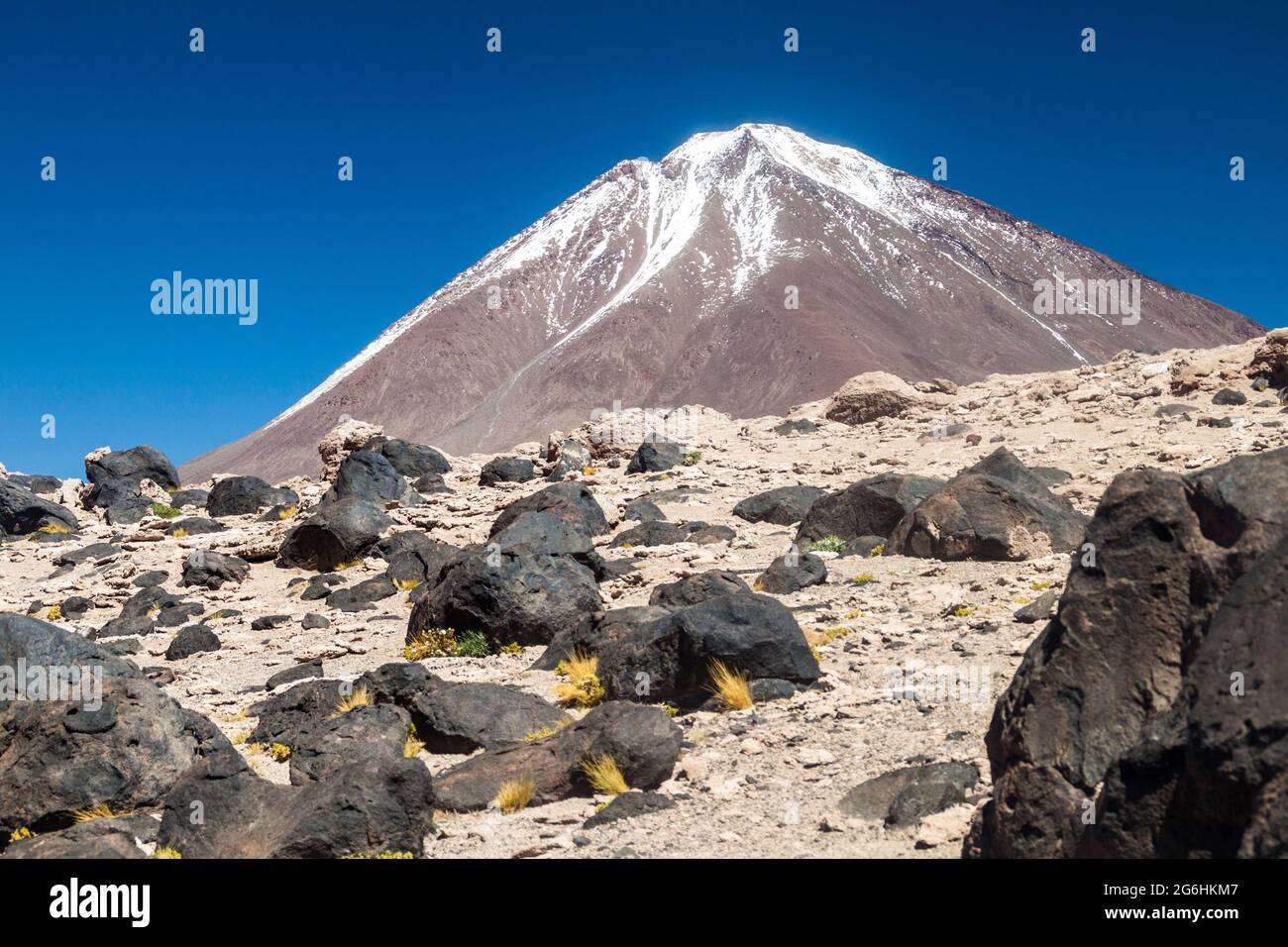 Licancabur volcano, Bolivia Stock Photo - Alamy