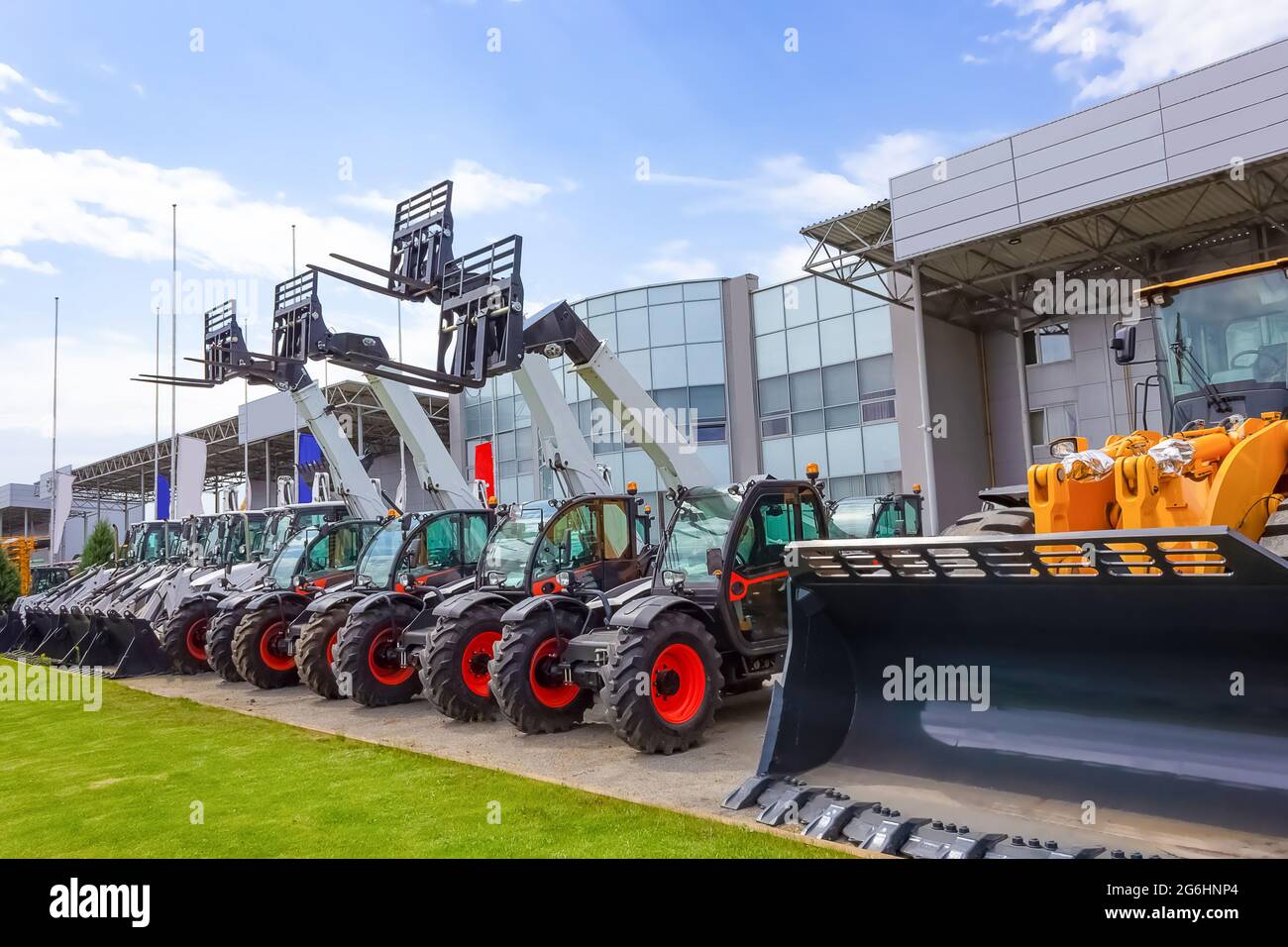 Skid loaders hi-res stock photography and images - Alamy