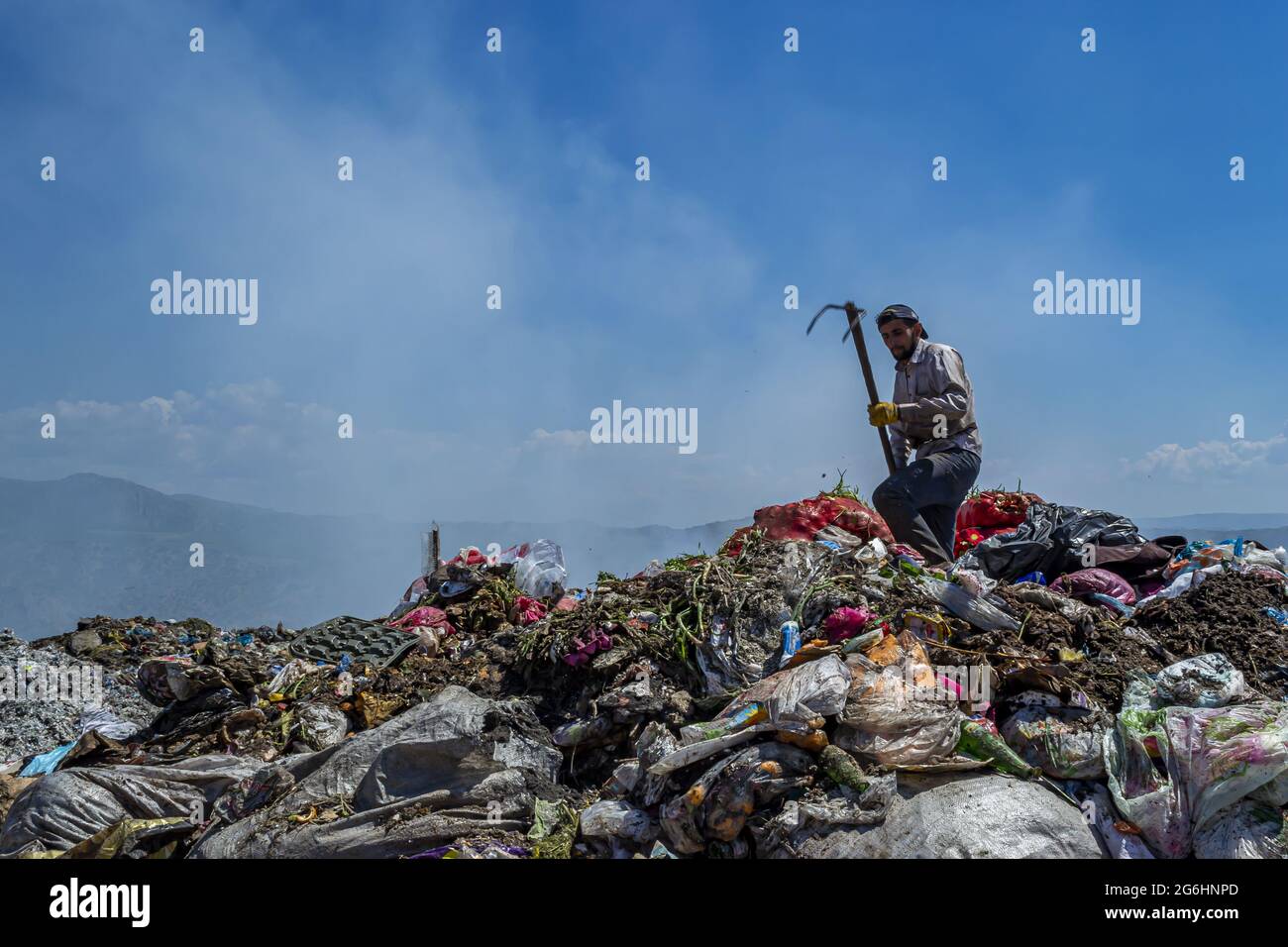 Scavenger workers hi-res stock photography and images - Alamy