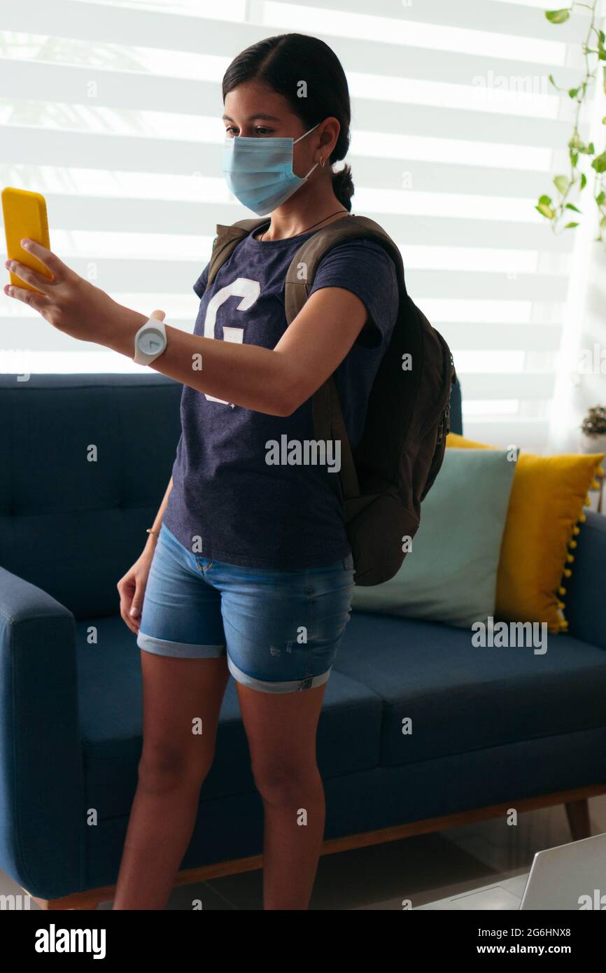Schoolgirl selfie hi-res stock photography and images - Alamy