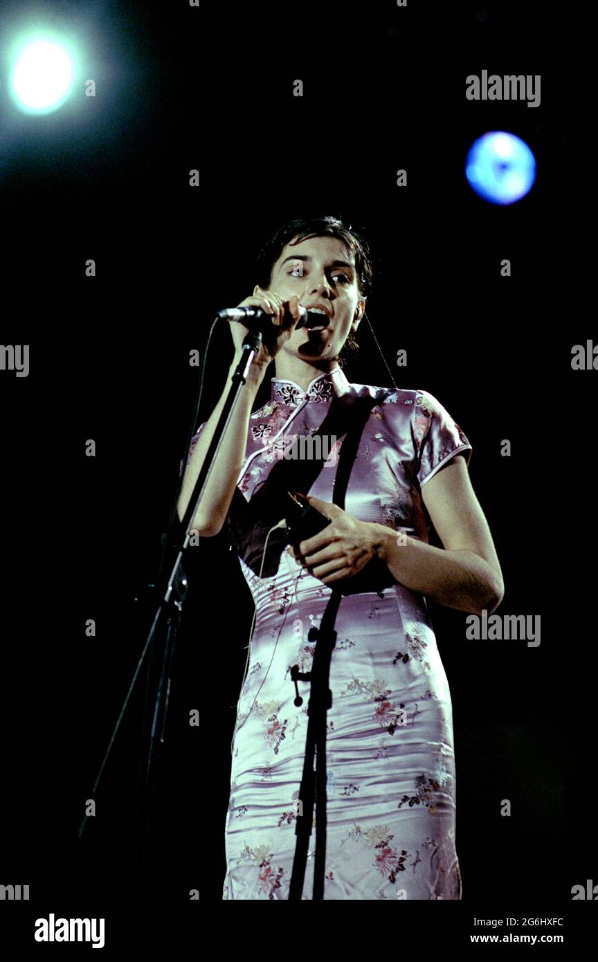 Sinead oconnor irish rock singer hi-res stock photography and images ...