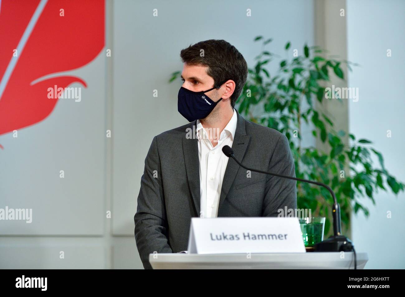 Chairman of hammer hi-res stock photography and images - Alamy