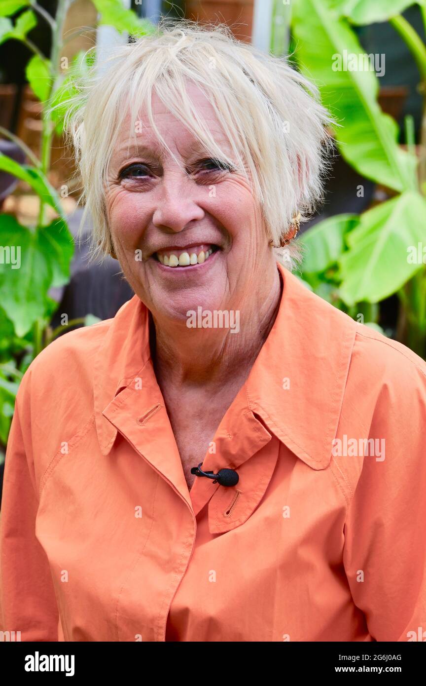 Carol klein flower show hi-res stock photography and images - Alamy