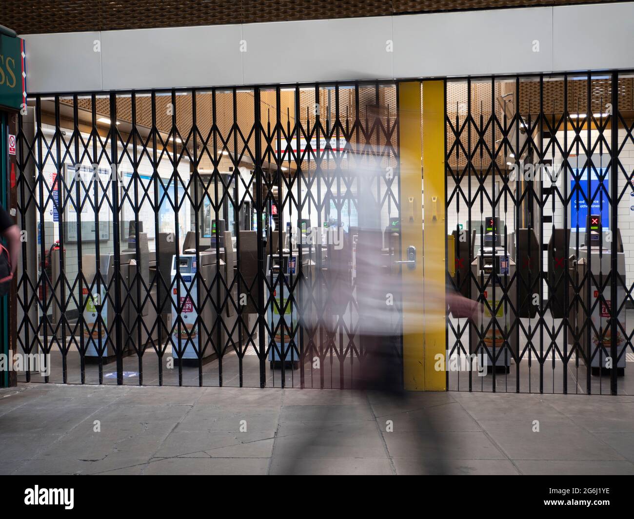 Closed gates at tfl tube station in London Stock Photo - Alamy