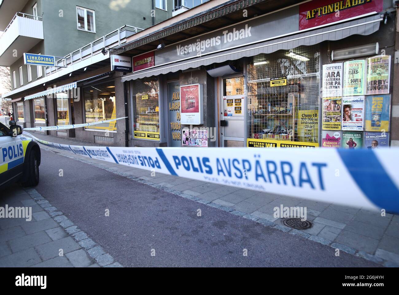 Robbery crime police architecture hi-res stock photography and images ...
