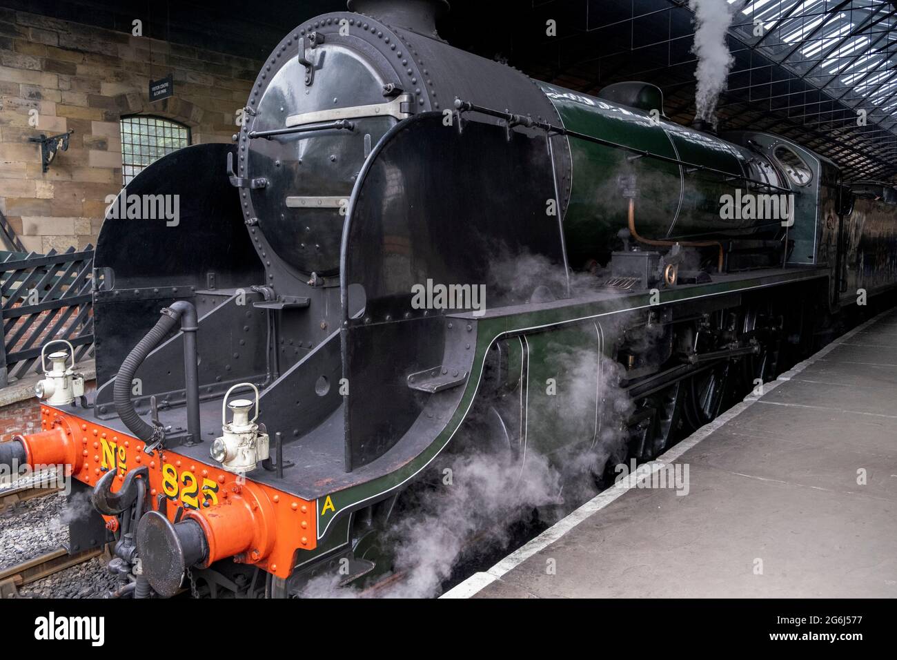 Steam locomotive pulls hi-res stock photography and images - Alamy