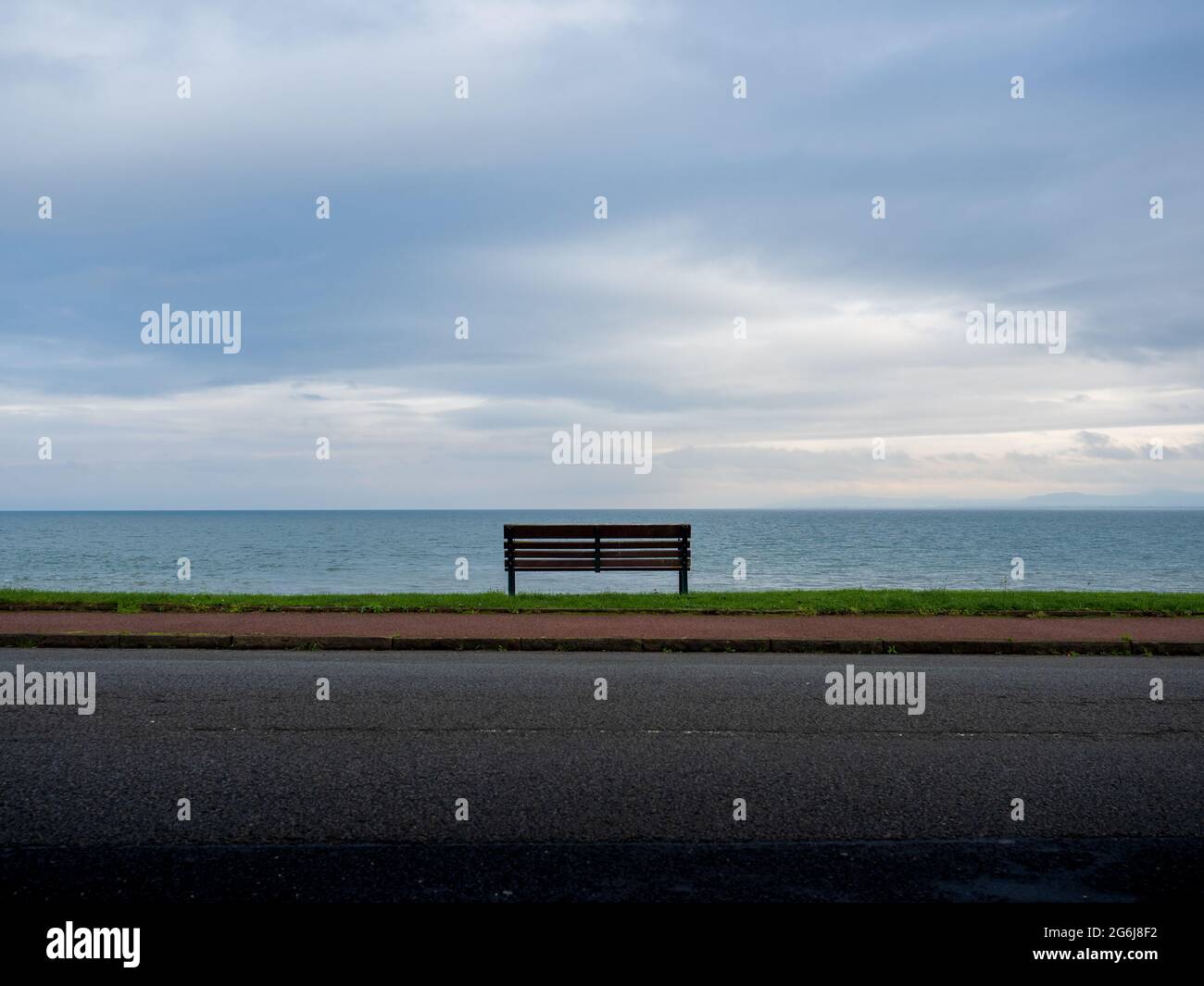 Alone rest bank bench hi-res stock photography and images - Alamy