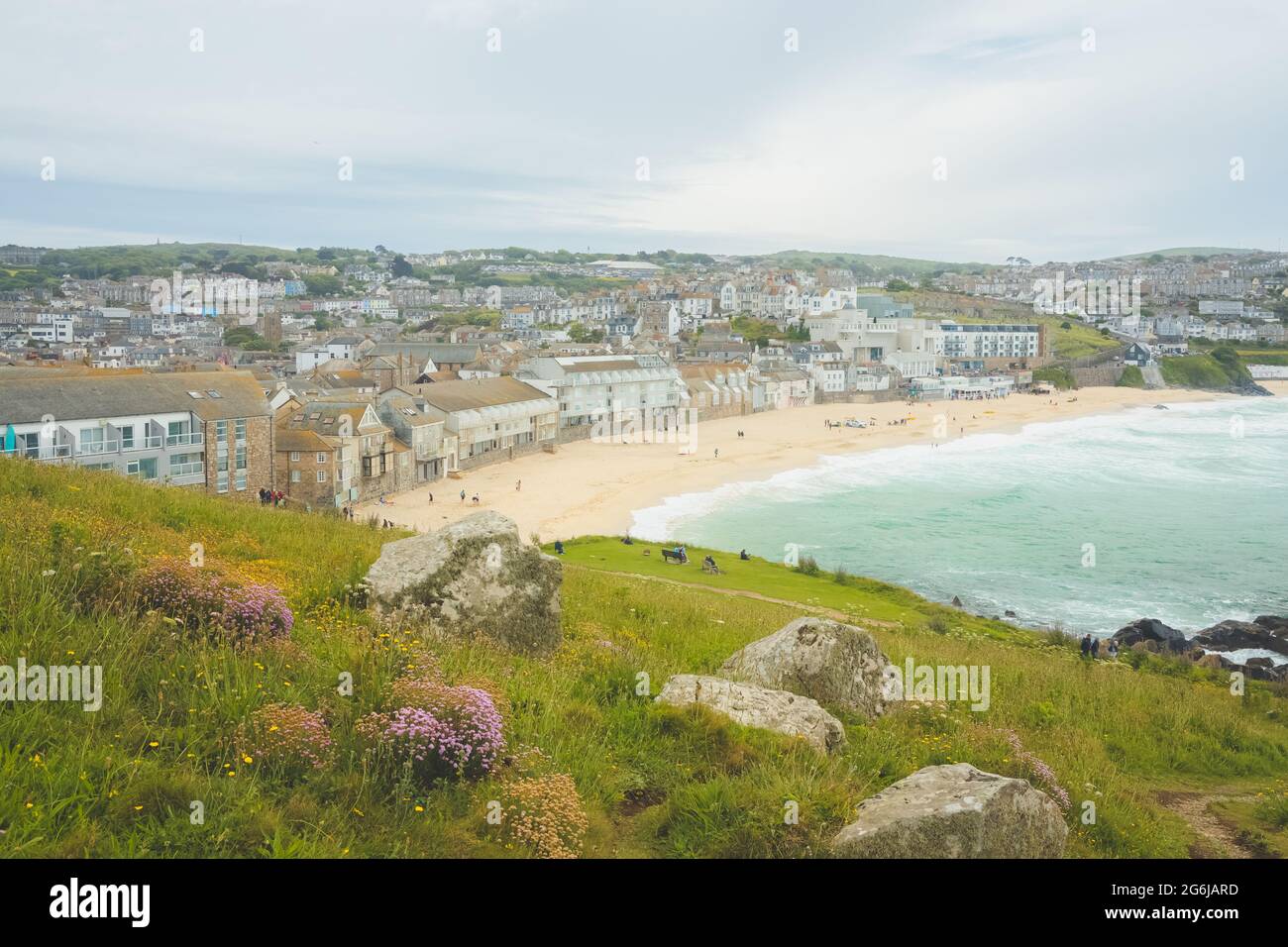 View of Porthmeor Beach in the scenic, seaside port town of St Ives ...