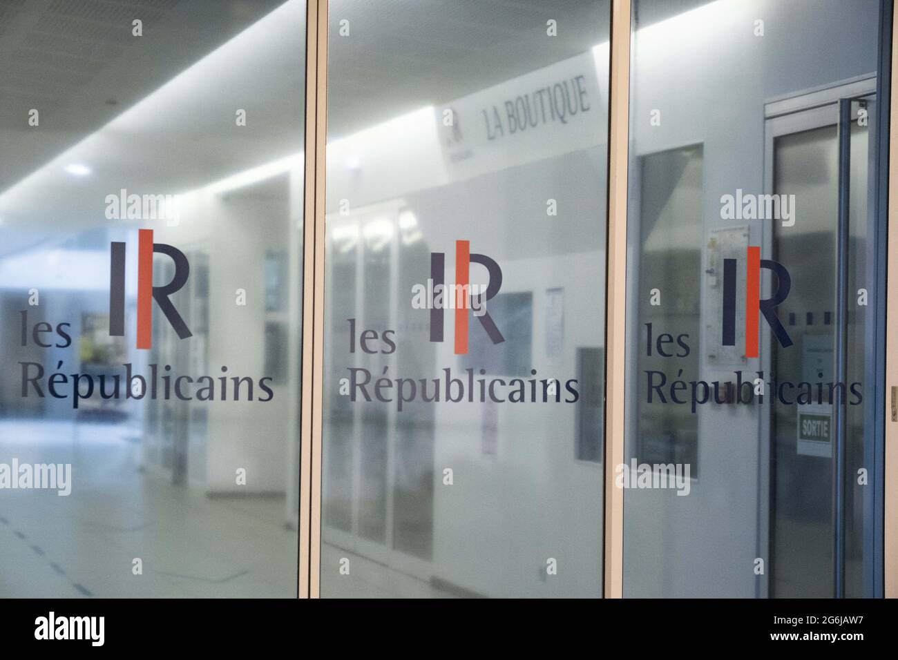 Meeting at the right wing Les Republicains ( LR ) political party ...