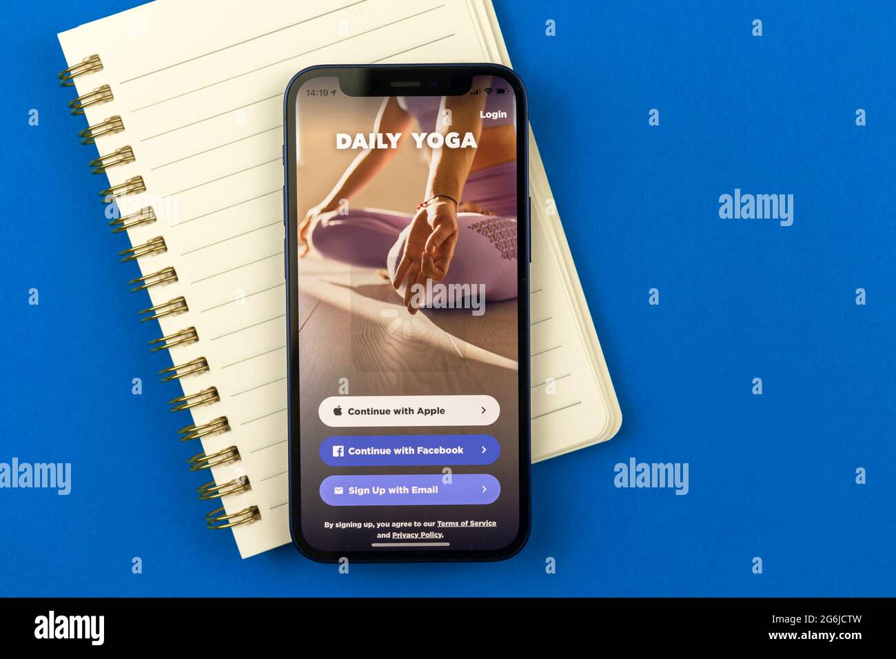 Yoga go app hi-res stock photography and images - Alamy