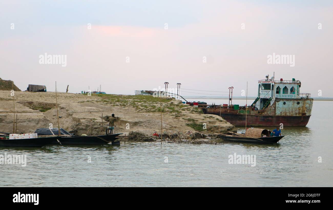 The Padma is the most beautiful river in Bangladesh. Row upon row of ...