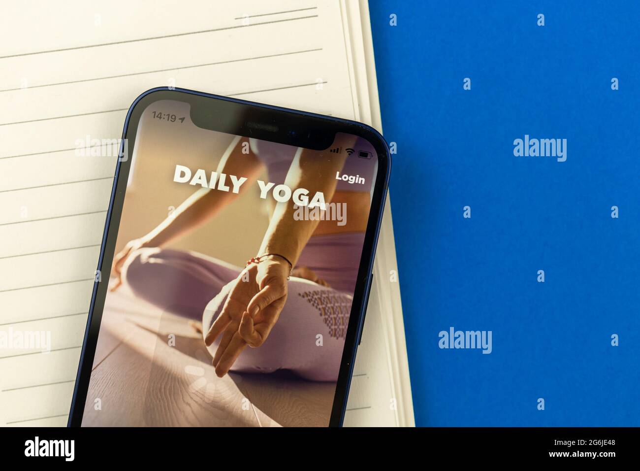 Yoga go app hi-res stock photography and images - Alamy