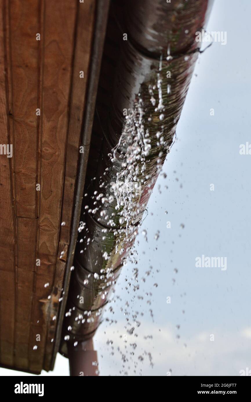 Raindrops falling on the roof during a downpour. Rain Stock Photo - Alamy