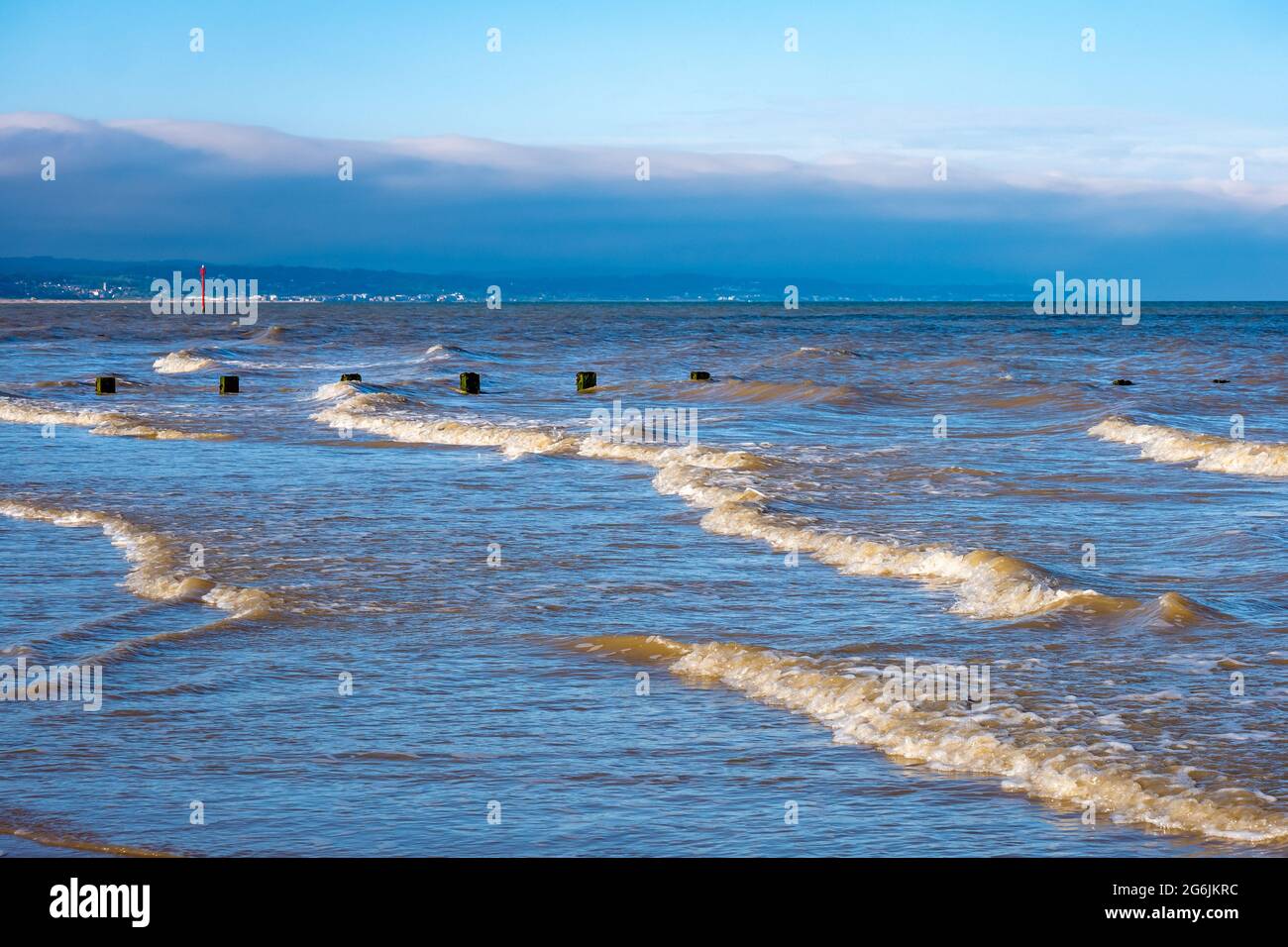 Breaking wave patterns hi-res stock photography and images - Alamy