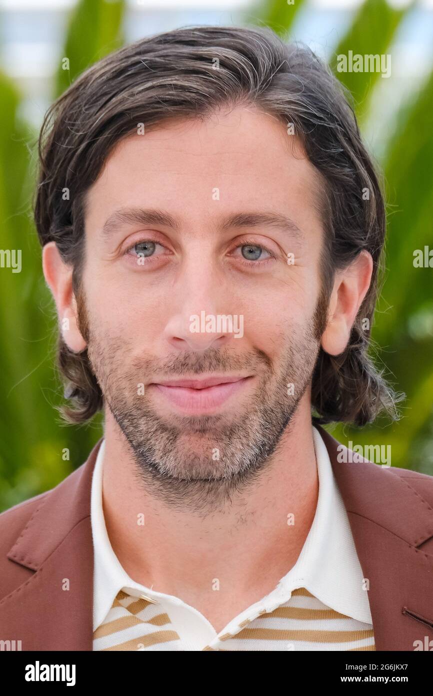 Simon Helberg Beard