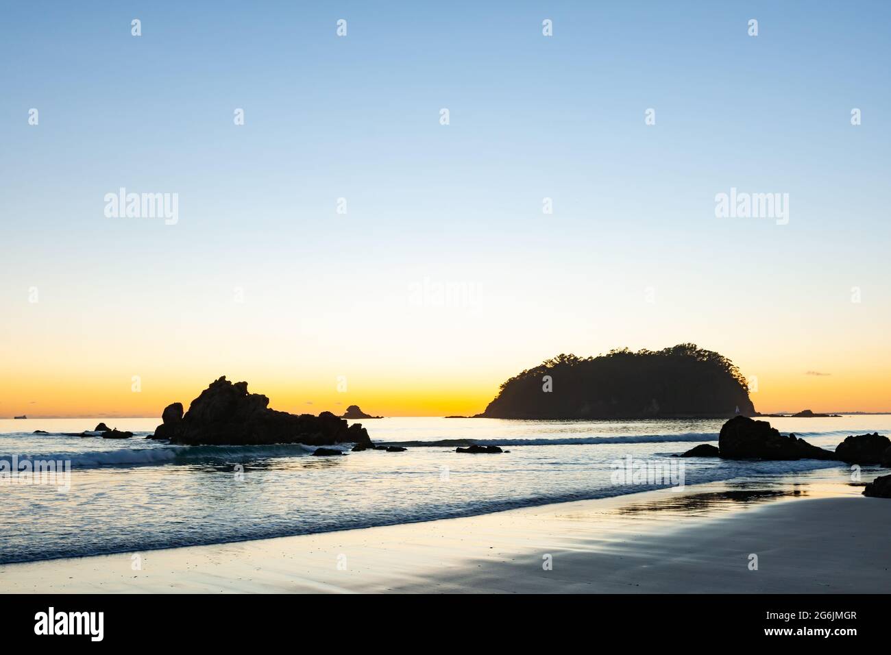 Coastal sunrise on Main Beach Mount Maunganui New Zealand Stock Photo ...