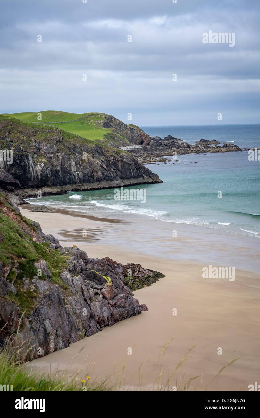 Coastal green rocks hi-res stock photography and images - Alamy