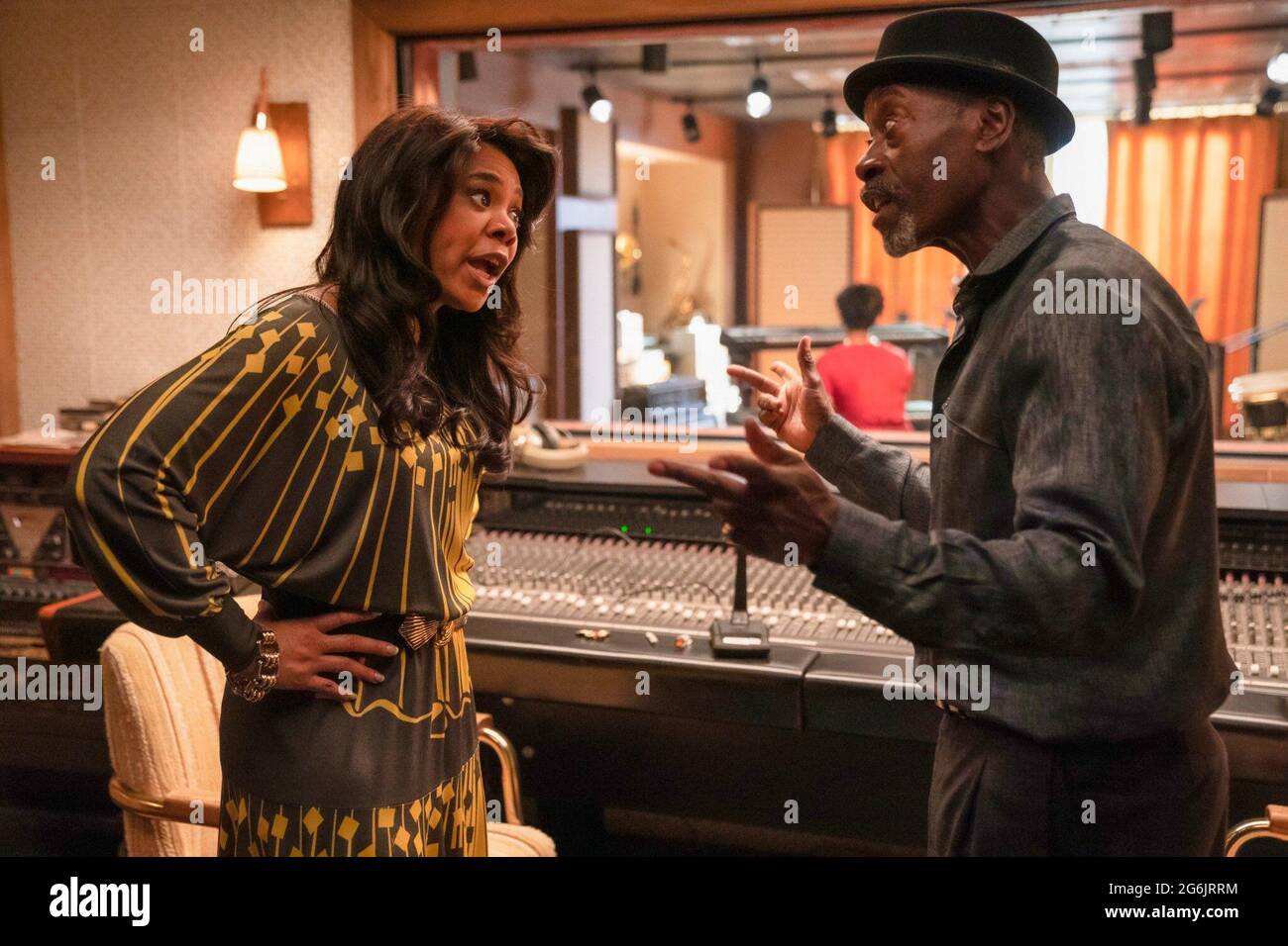 BLACK MONDAY, from left: Regina Hall, Don Cheadle, Six!', (Season 3, ep ...