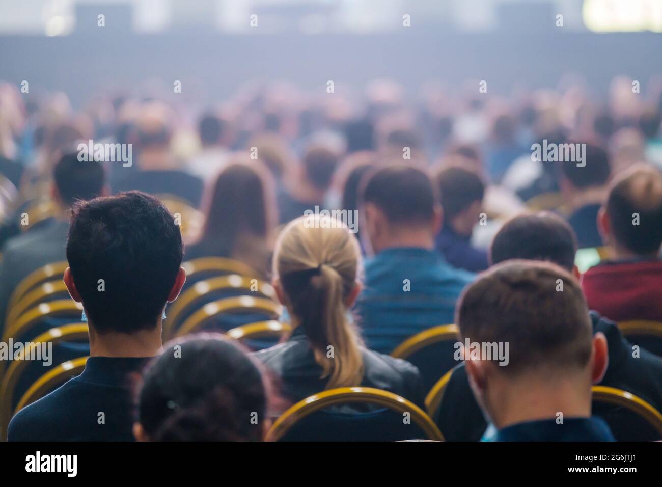 Movie rear view silhouette hi-res stock photography and images - Alamy