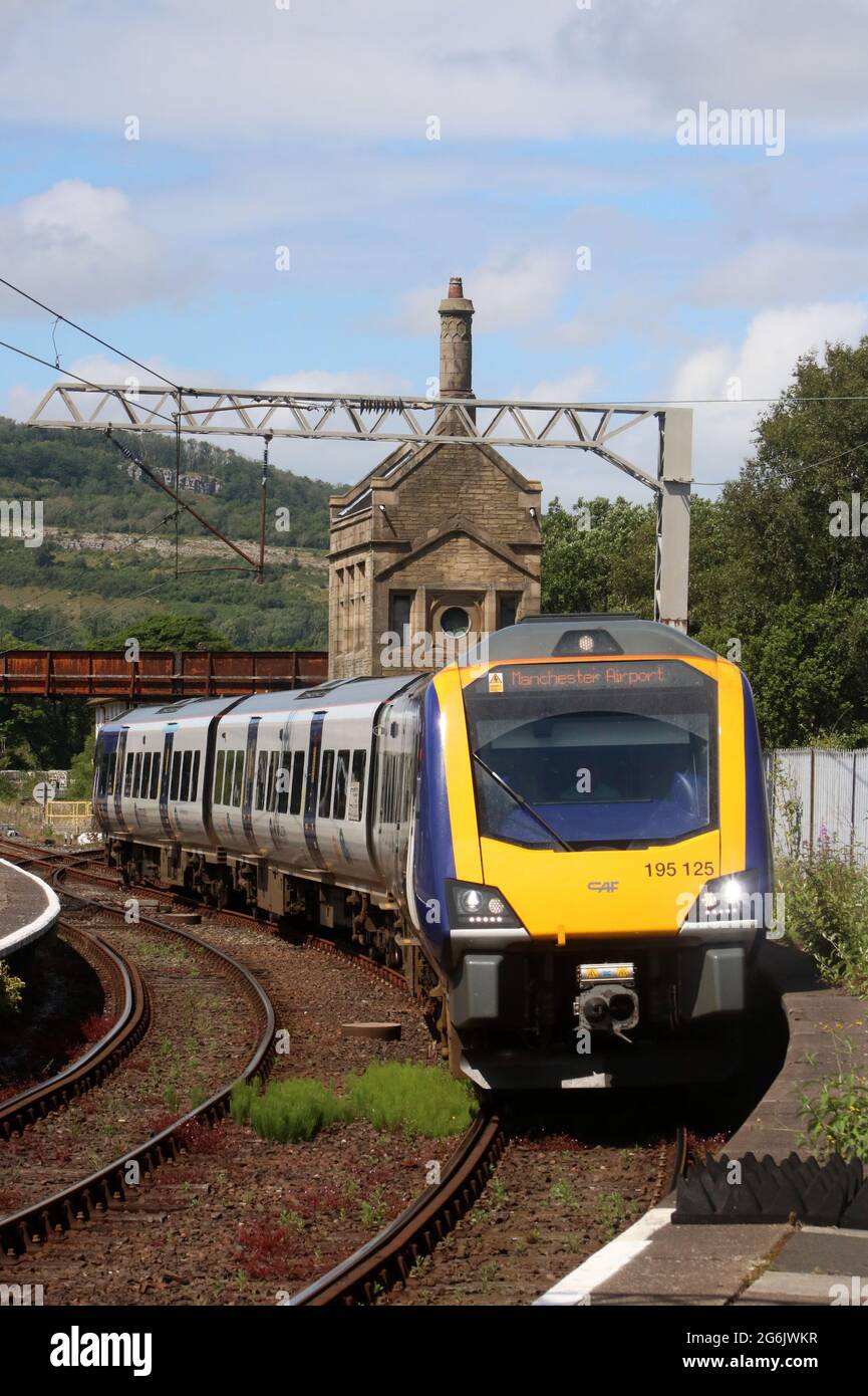 Class 195 unit train hi-res stock photography and images - Alamy