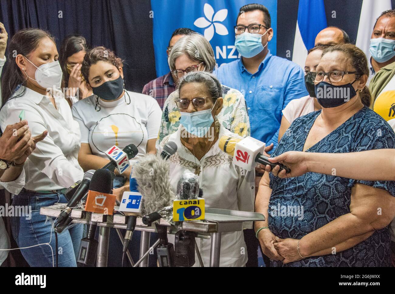 Heidi meza hi-res stock photography and images - Alamy