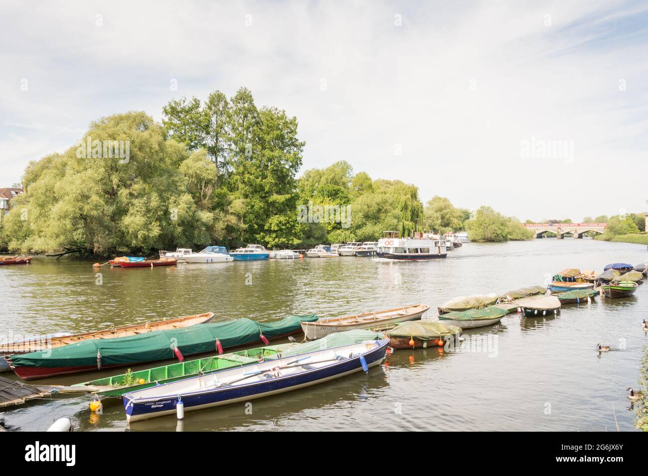 Small river craft hi-res stock photography and images - Alamy