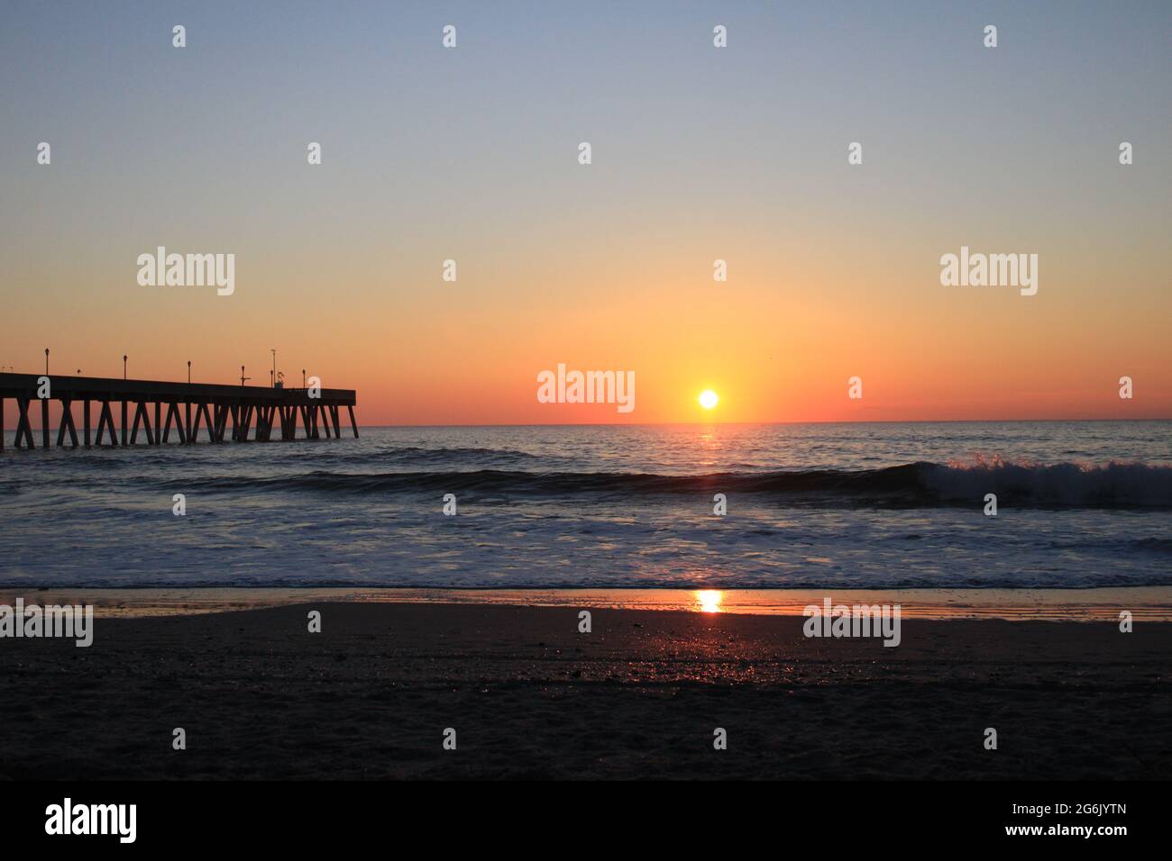 Pier sunset waves breaking hi-res stock photography and images - Alamy