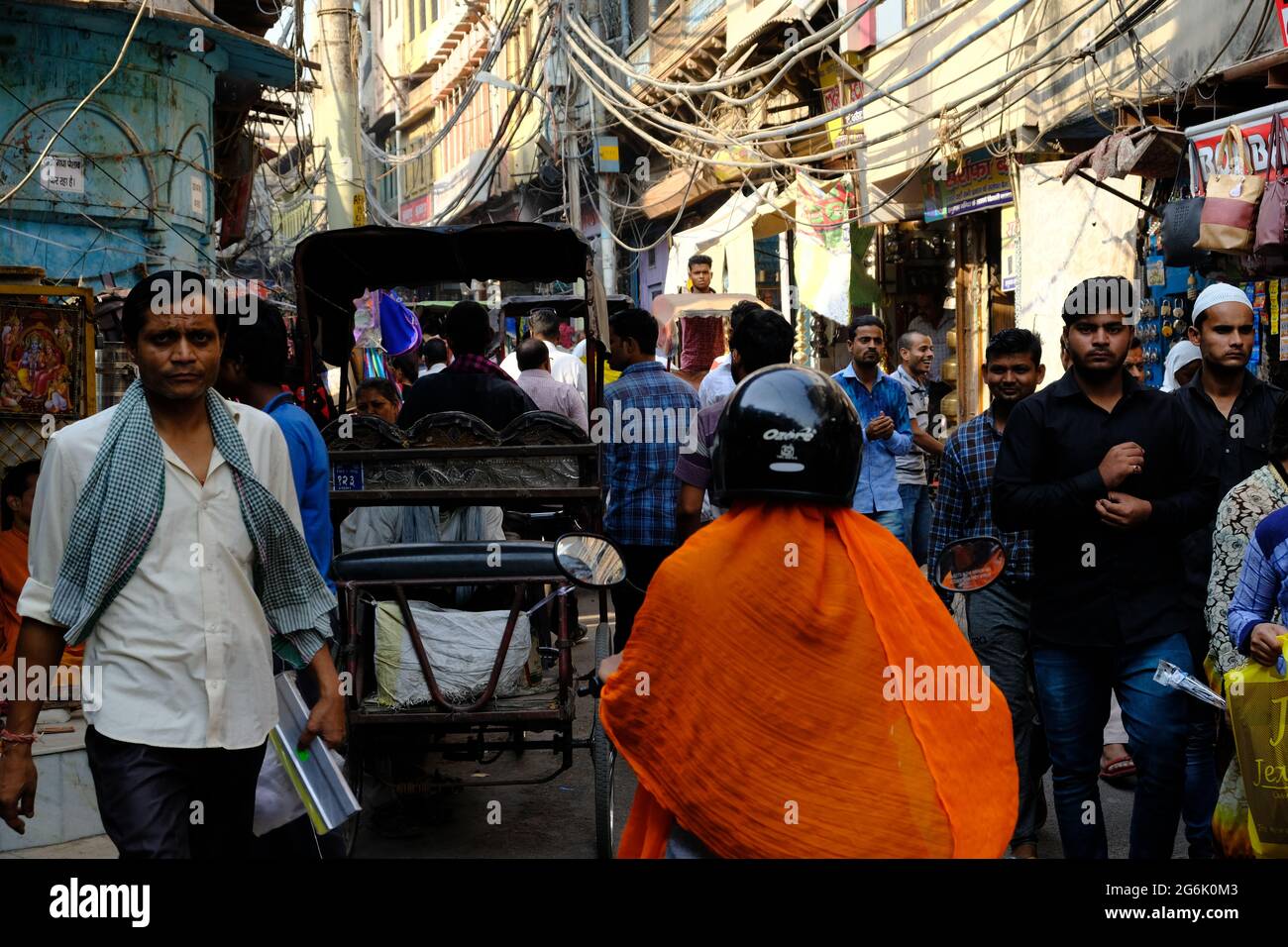 India Agra - Street view shopping and market places Stock Photo - Alamy