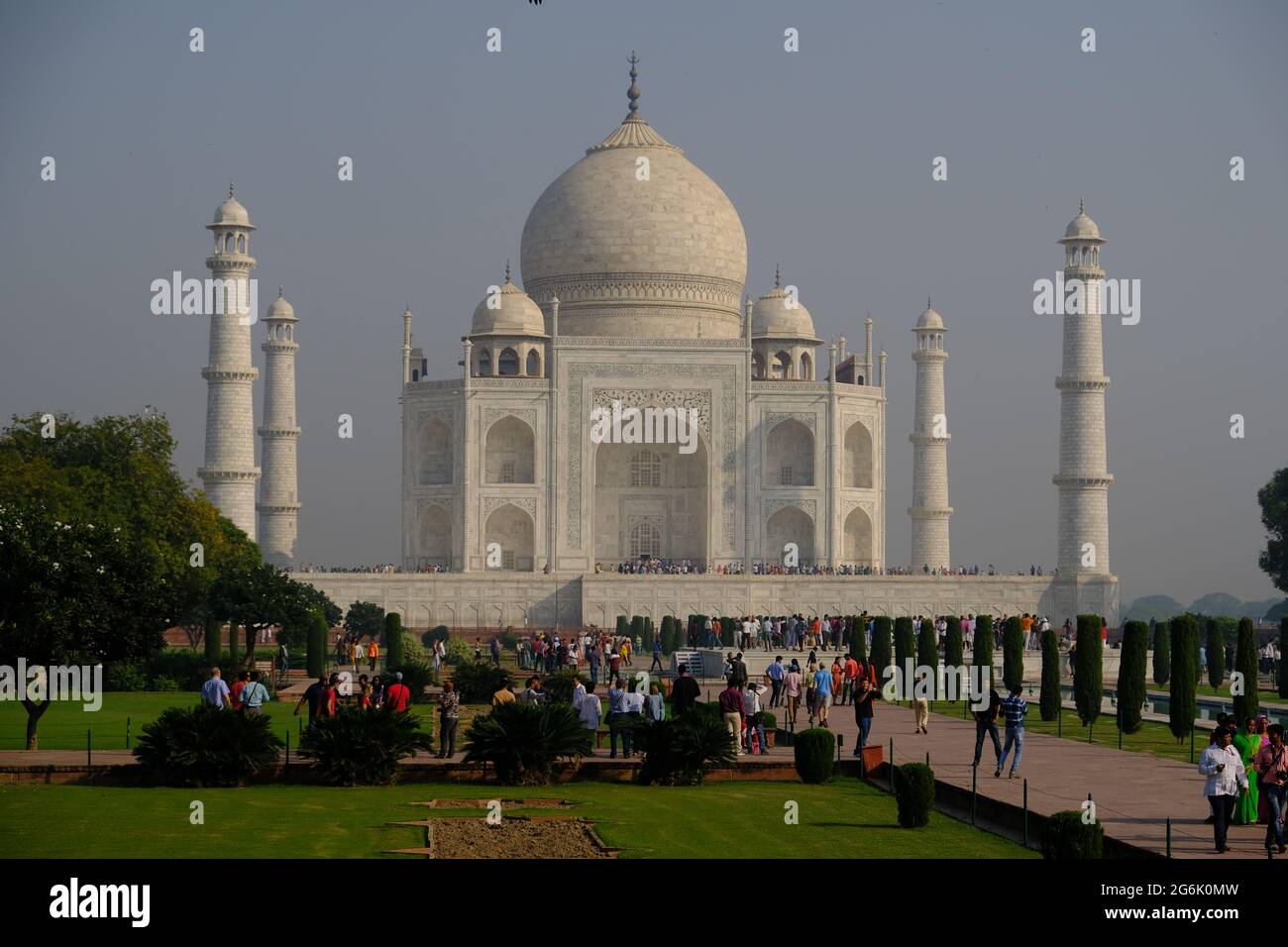 Garden view taj mahal hi-res stock photography and images - Alamy