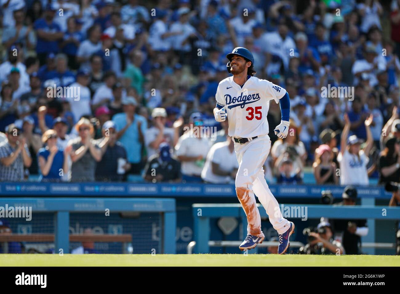 Los Angeles Dodgers first basemen Cody Bellinger (35) hits a home run ...