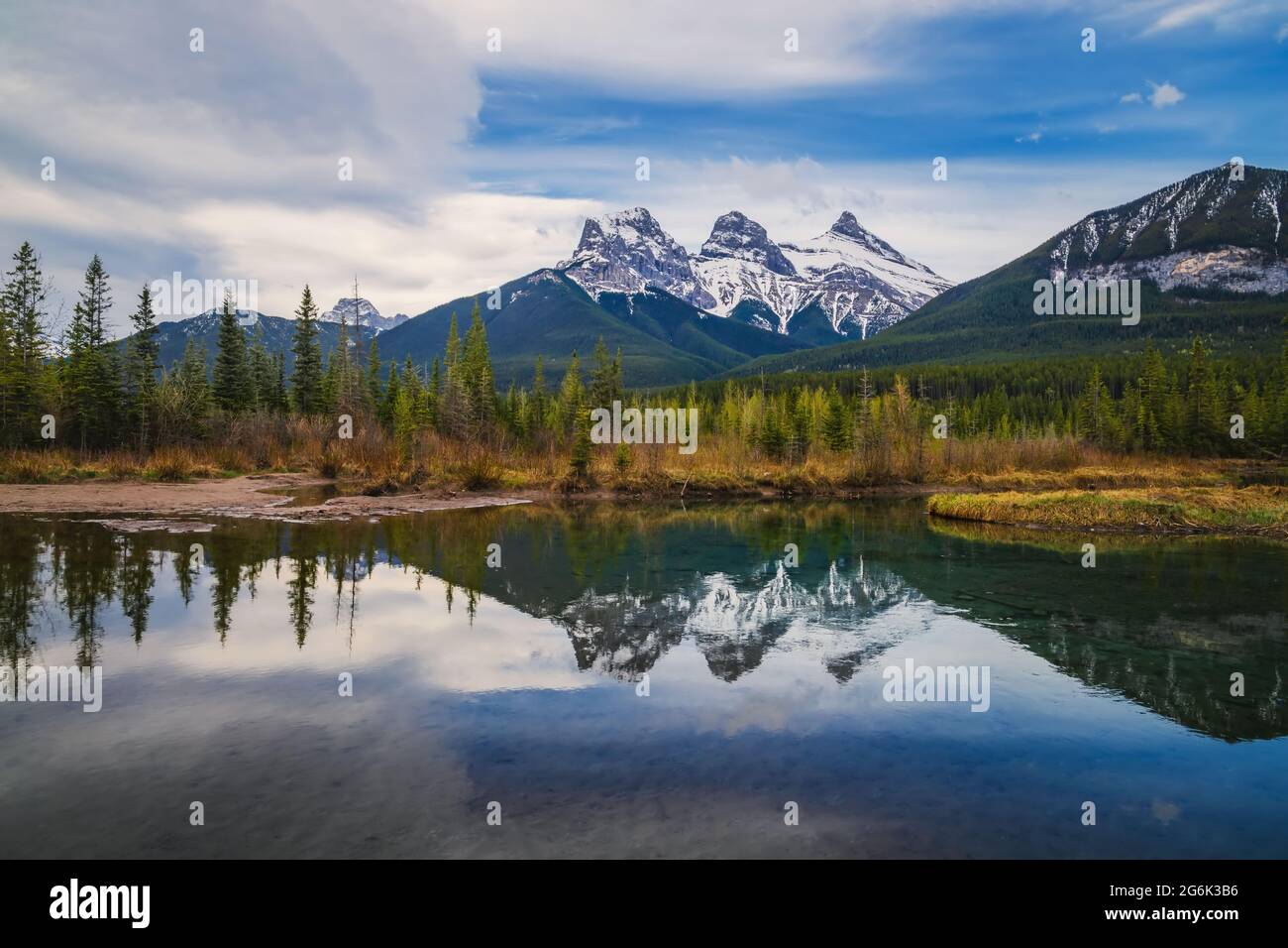 Three sisters mountain hi-res stock photography and images - Alamy