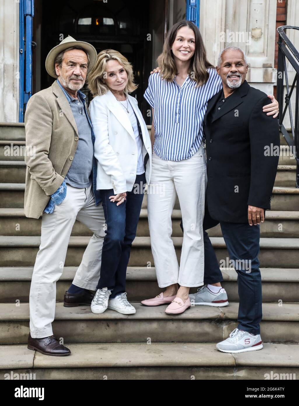 London, UK. 06th July, 2021. Robert Lindsay, Felicity Kendal, Sutton ...