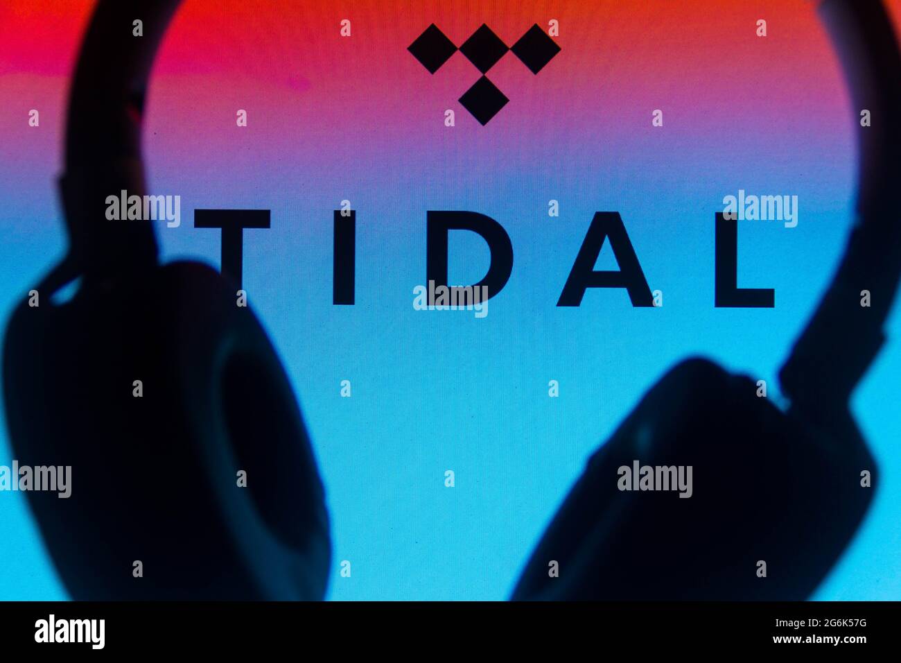 Tidal logo hi-res stock photography and images - Alamy