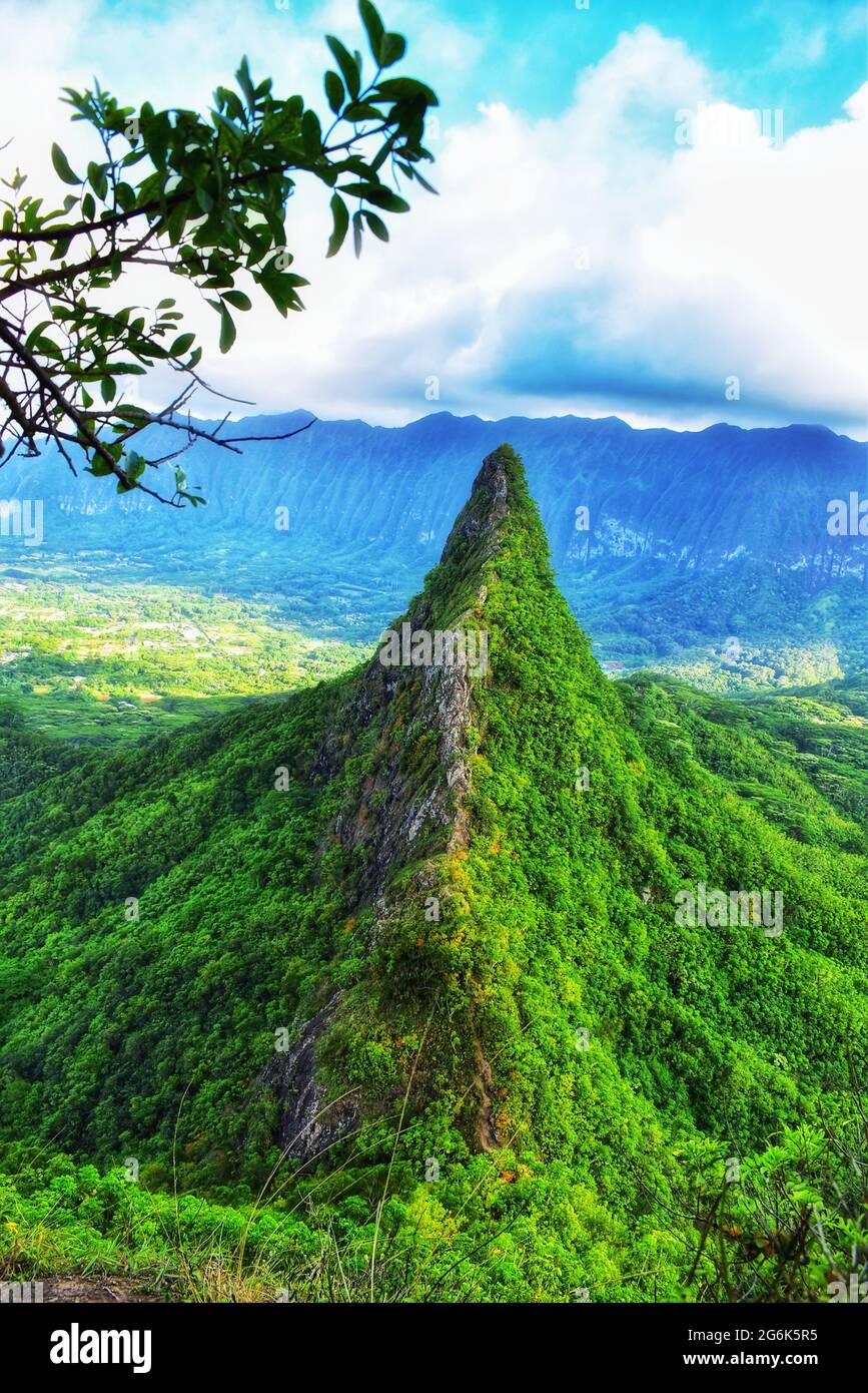 Final peak of the dangerous three peaks hike, Olomana, Oahu Stock Photo ...