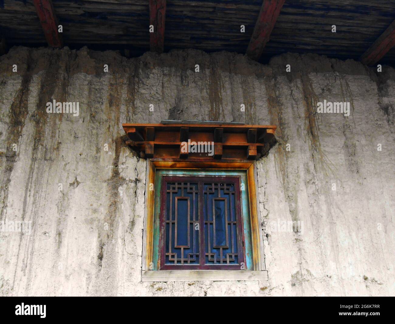 Tibetan house window tibet hi-res stock photography and images - Alamy