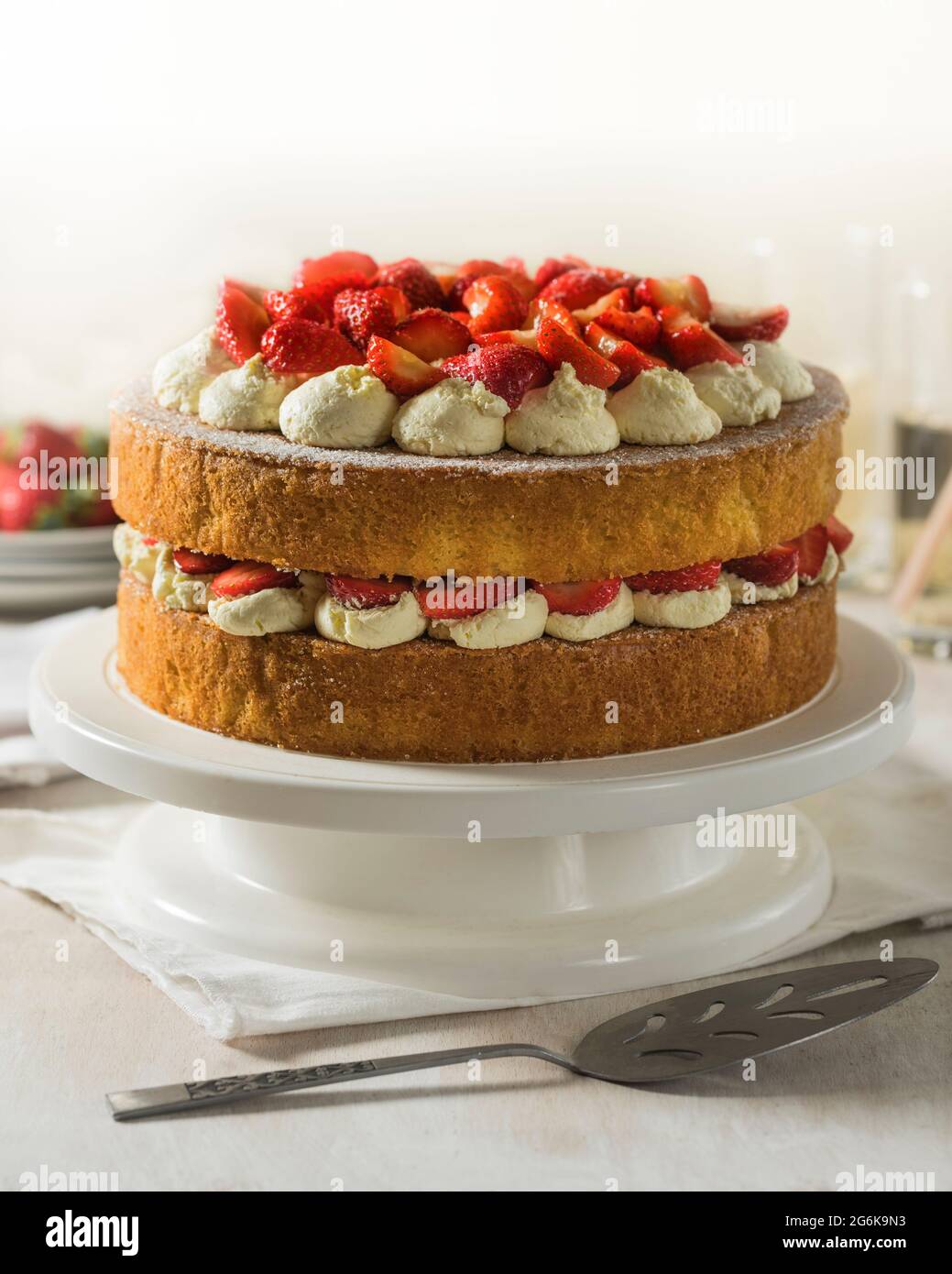 Sponge cake with fruit hi-res stock photography and images - Alamy