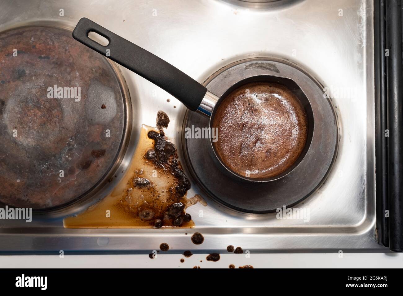 Messy stove hi-res stock photography and images - Alamy
