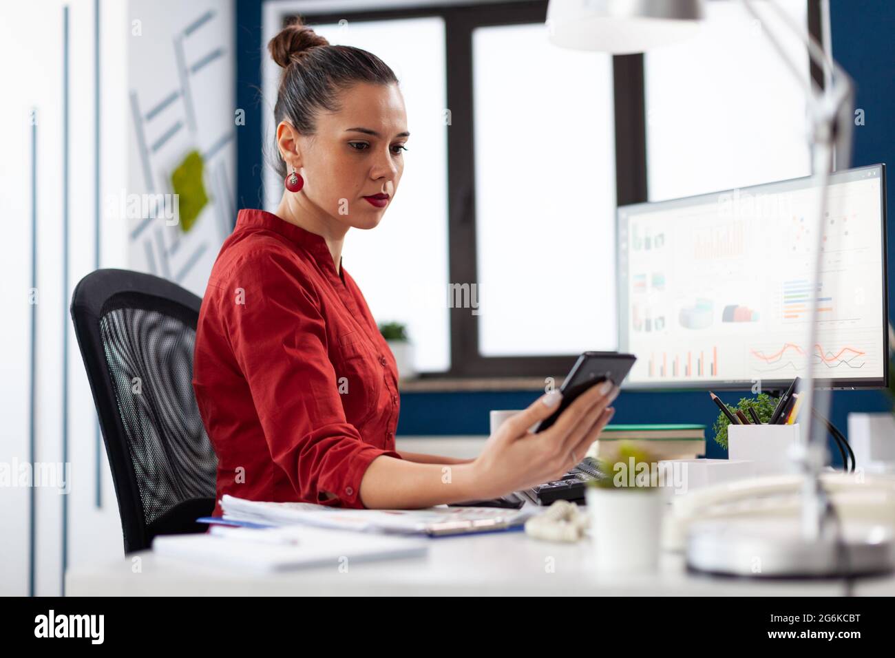 Receiving text message hi-res stock photography and images - Alamy