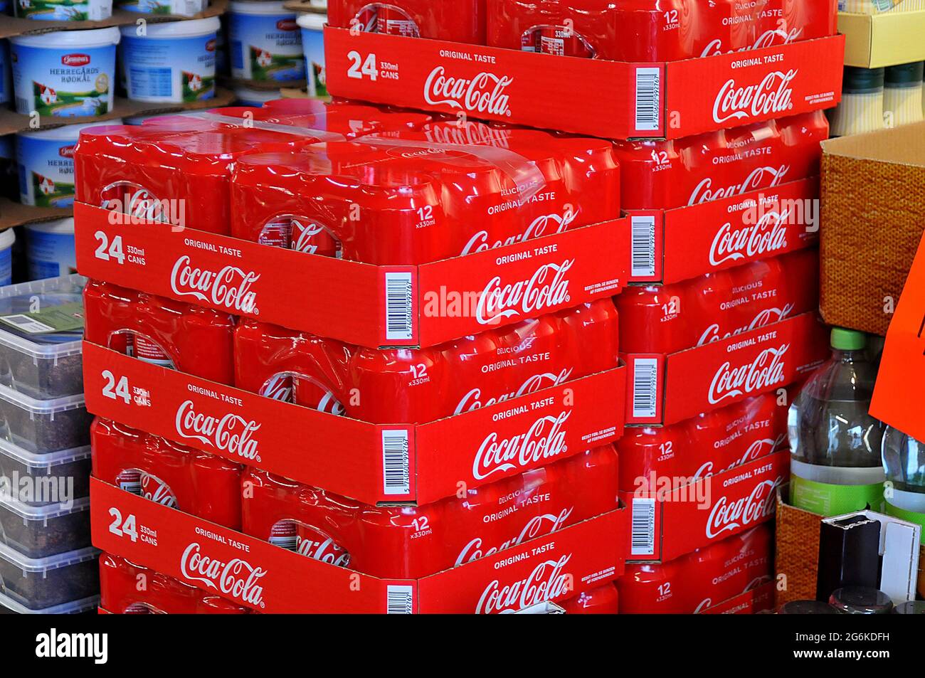 Coca cola europa hi-res stock photography and images - Alamy