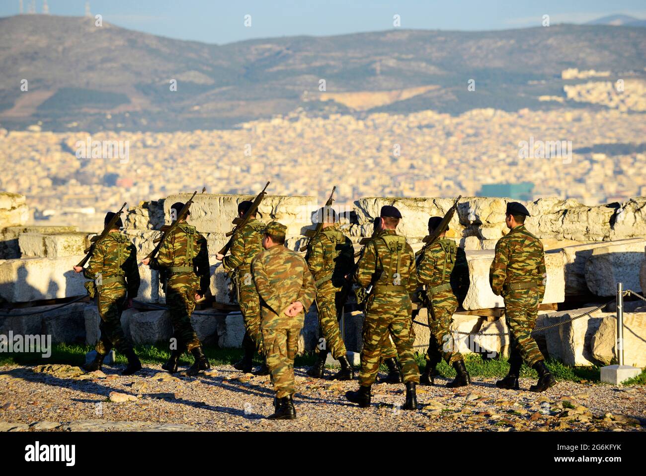 Greek soldiers hi-res stock photography and images - Alamy