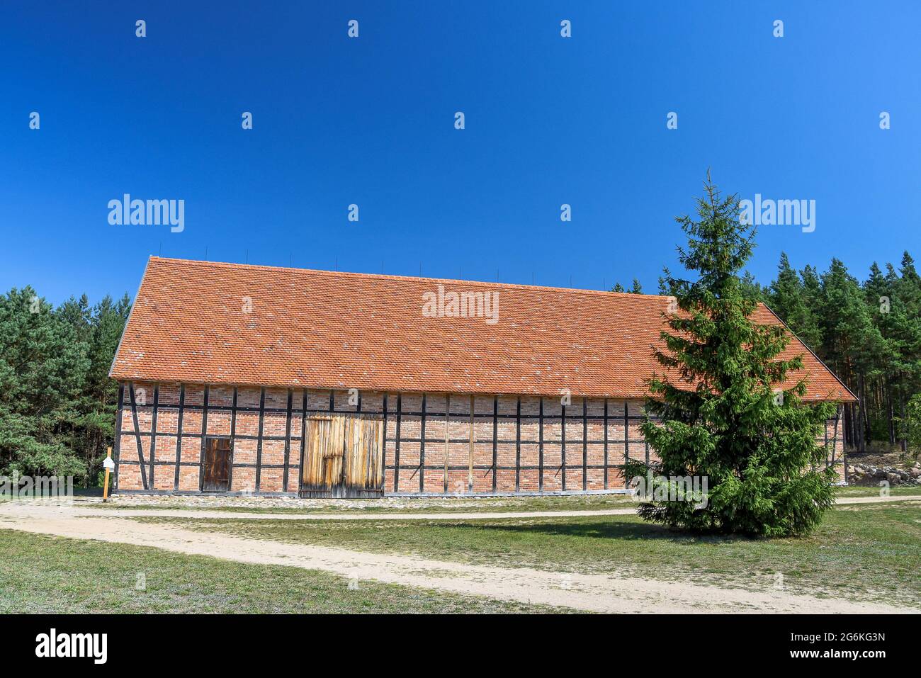 Old timber farm building hi-res stock photography and images - Alamy
