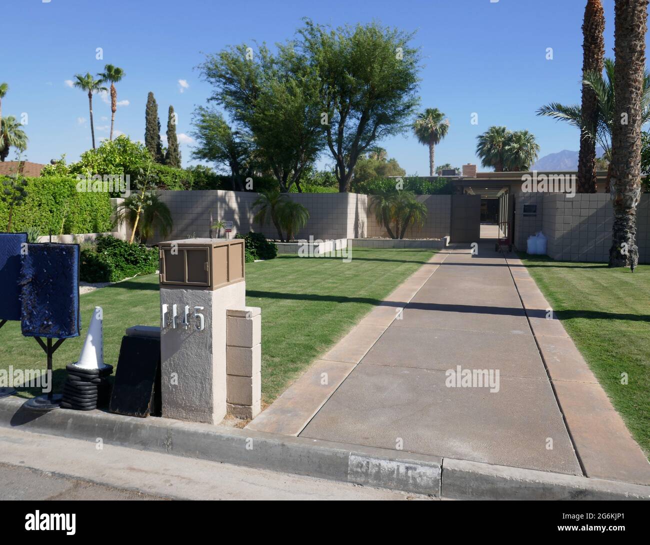 Sinatras palm springs residence hi-res stock photography and images - Alamy