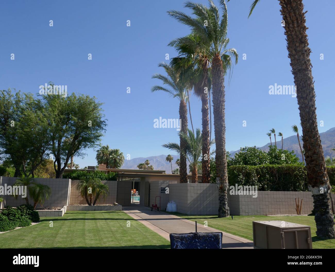 Sinatras palm springs residence hi-res stock photography and images - Alamy