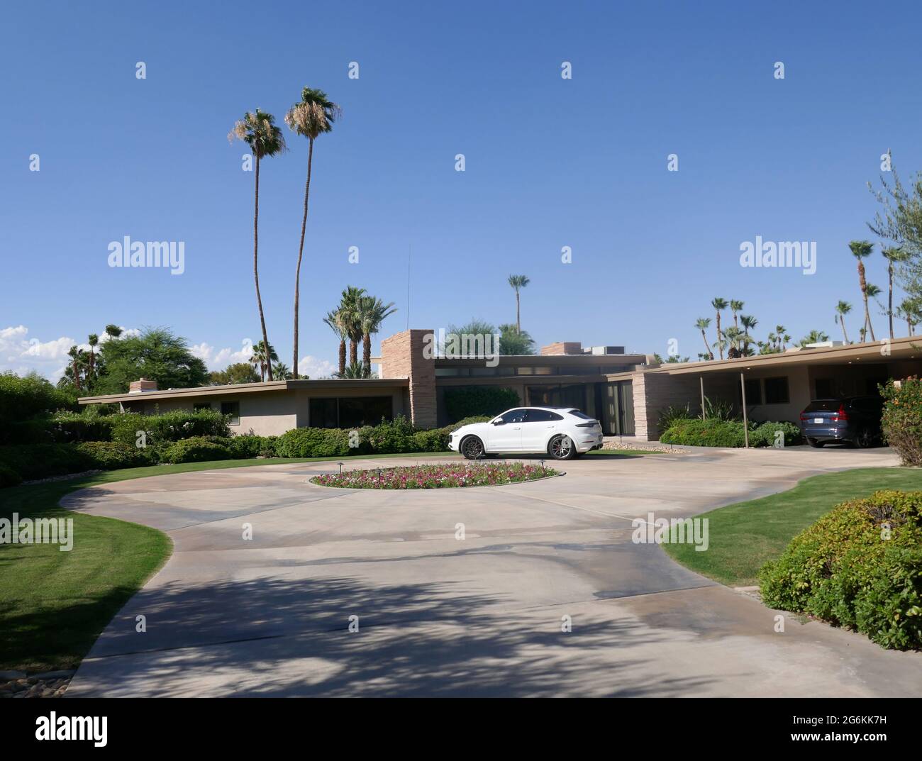 Sinatra twin palms residence hi-res stock photography and images - Alamy